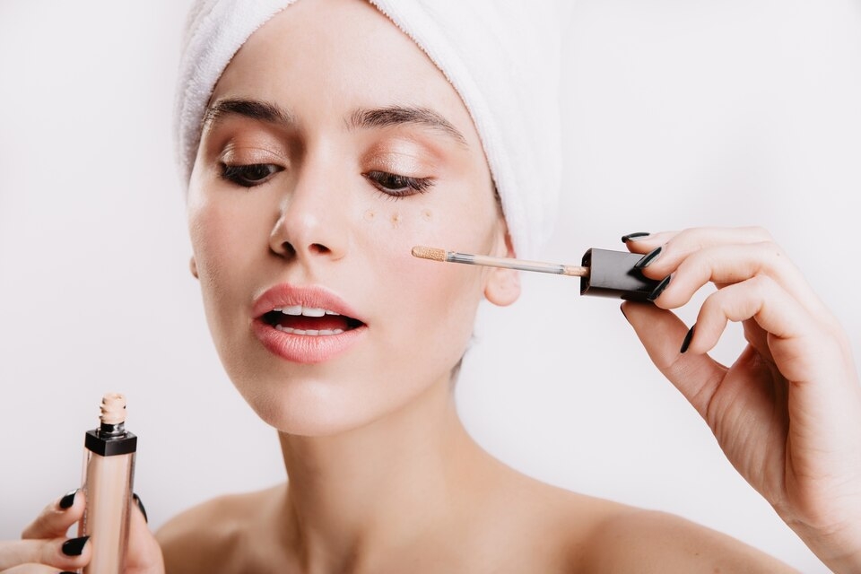 Mastering Concealer: A Guide to Avoiding Common Mistakes :: Fitie ...