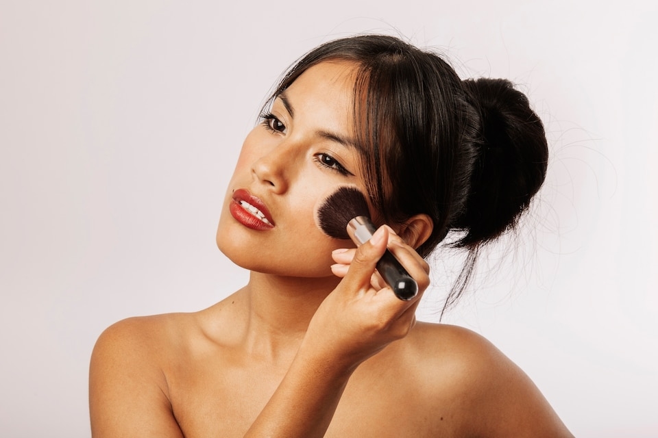 Mengenal Skin Tint: Produk Makeup Ringan untuk Tampilan Kulit Alami ...