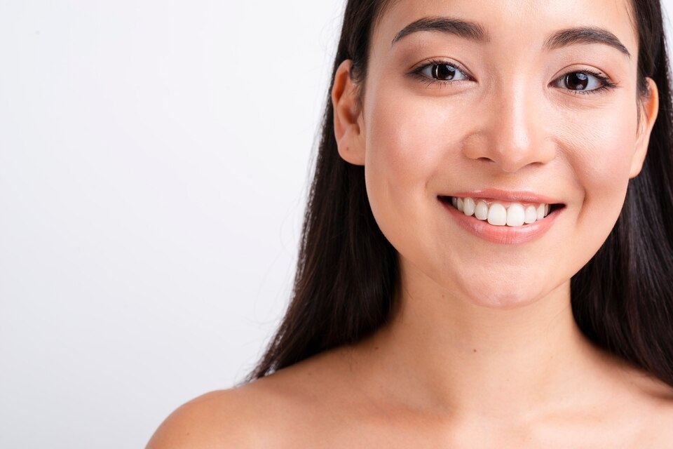 Makeup Hacks for Flawless Smile Line Coverage :: Fitie :: Articles