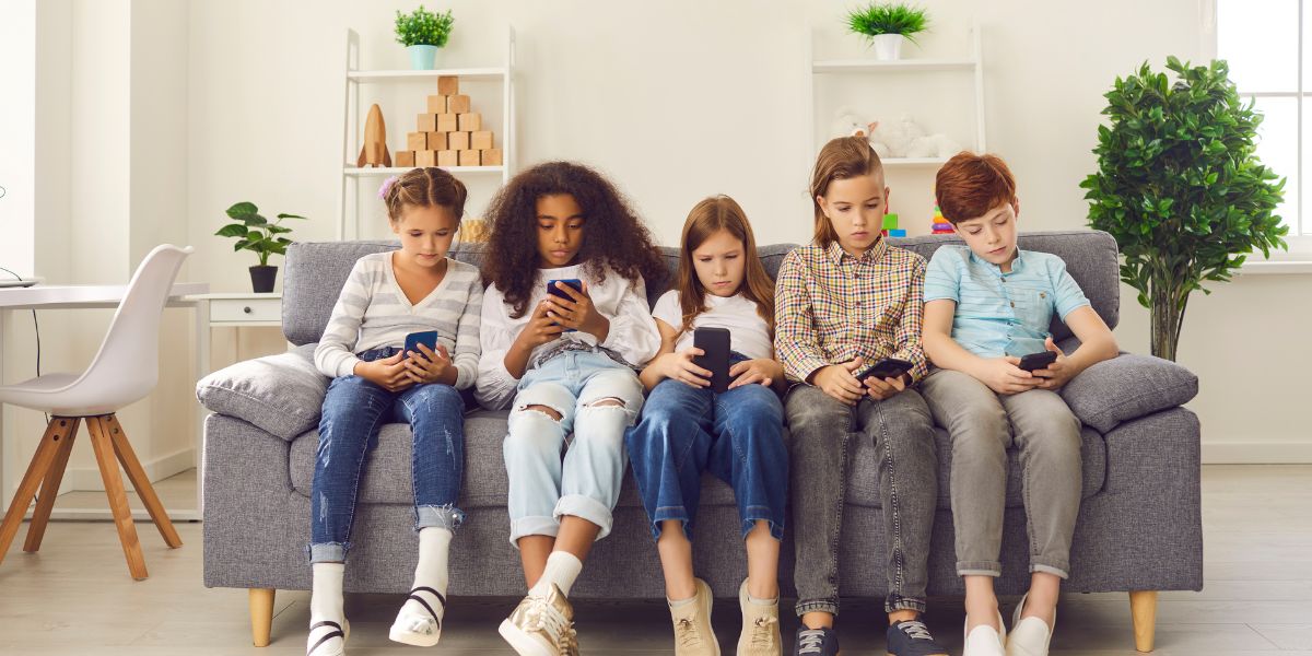 Parenting di Era Digital: Cara Efektif Parenting Gen Alpha :: Fitie :: Artikel