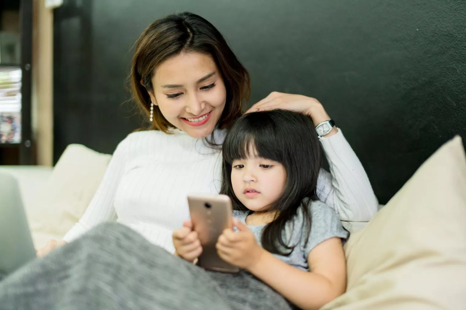 Menerapkan Screen Time pada Anak, untuk Apa? :: Fitie :: Artikel